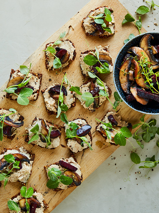 Råstegte blomkål med chorizo, mandler og grønne bønner